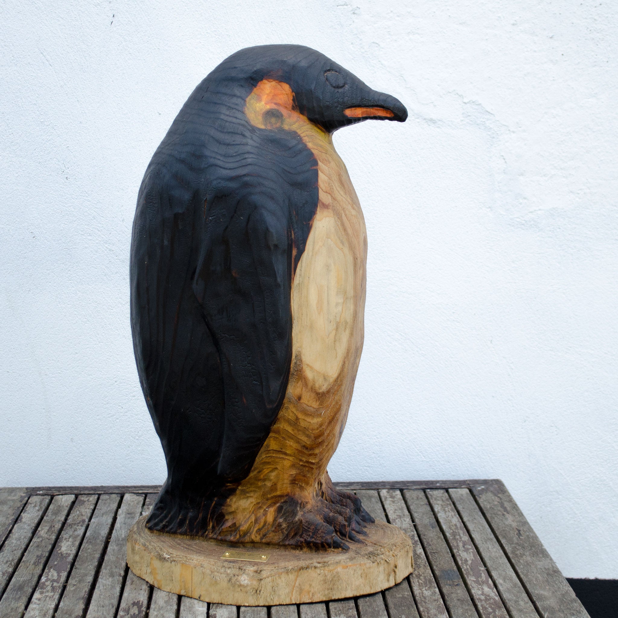 Emperor Penguin chainsaw carving, wood sculpture, garden artwork – Maytree Chainsaw Sculptures